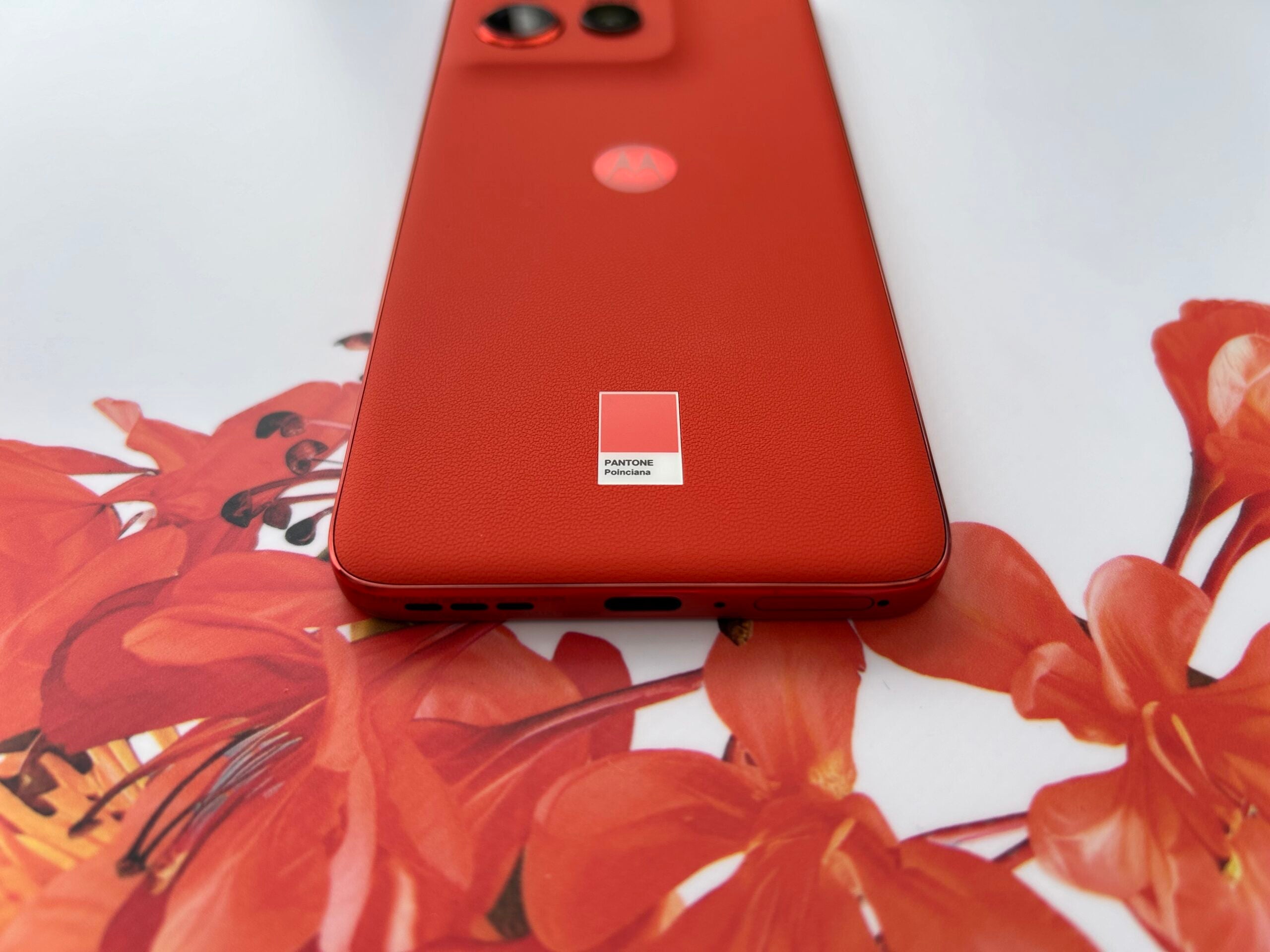 Le nouveau Edge 50 Neo de Motorola est synonyme de design accrocheur et ...